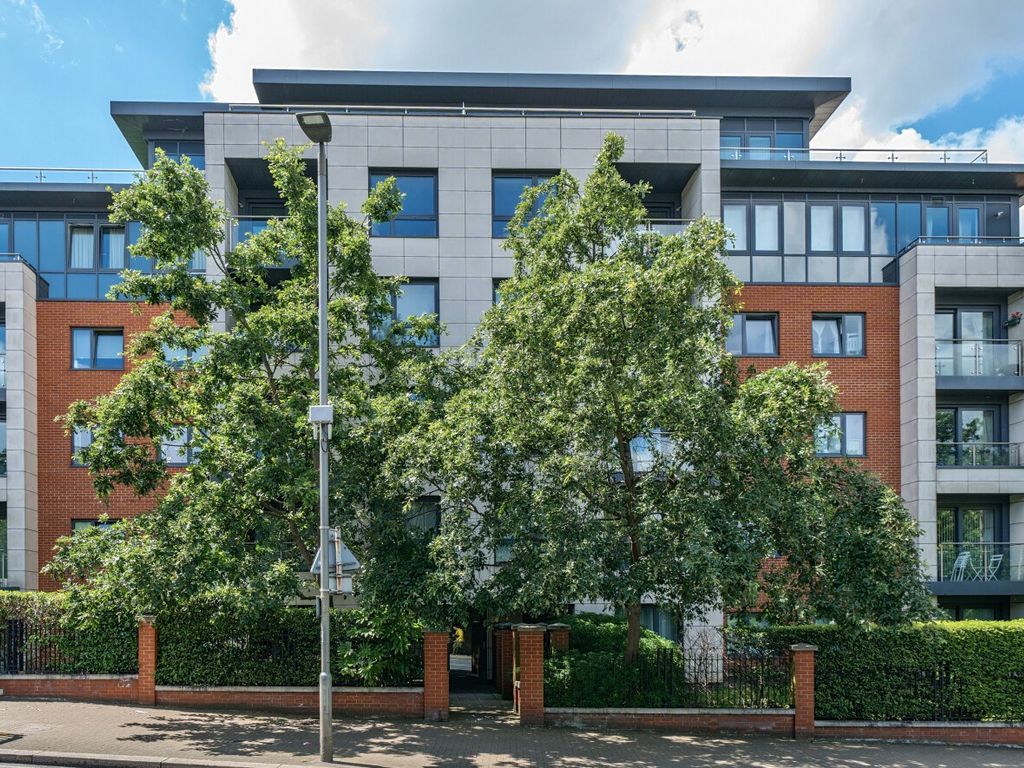 2 bed flat for sale in Devonshire House, 50 Putney Hill, London SW15, £ ...