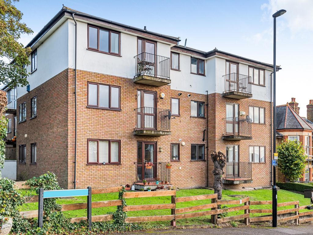 2 bed flat to rent in Horniman Drive, London SE23, £1,600 pcm - Zoopla