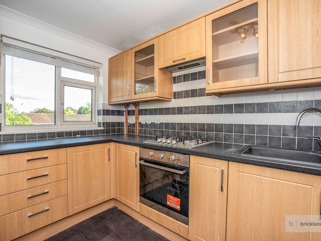 2 bed flat to rent in Bournewood Road BR5, Orpington,, £1,500 pcm - Zoopla