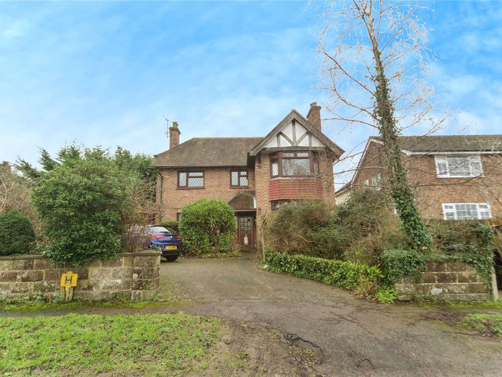4 Bed Detached House For Sale In Highlands Avenue Ridgewood Uckfield
