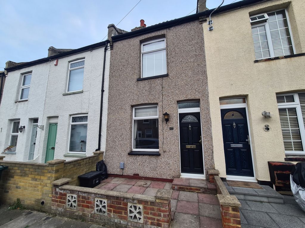2 bed terraced house to rent in Howard Road, Dartford DA1, £1,500 pcm - Zoopla