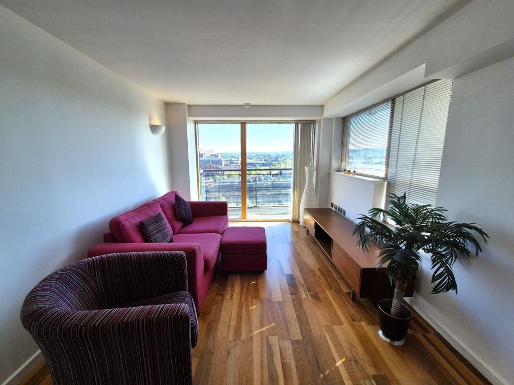 2 bed flat to rent in Riverside Way, Leeds LS1, £1,350 pcm - Zoopla