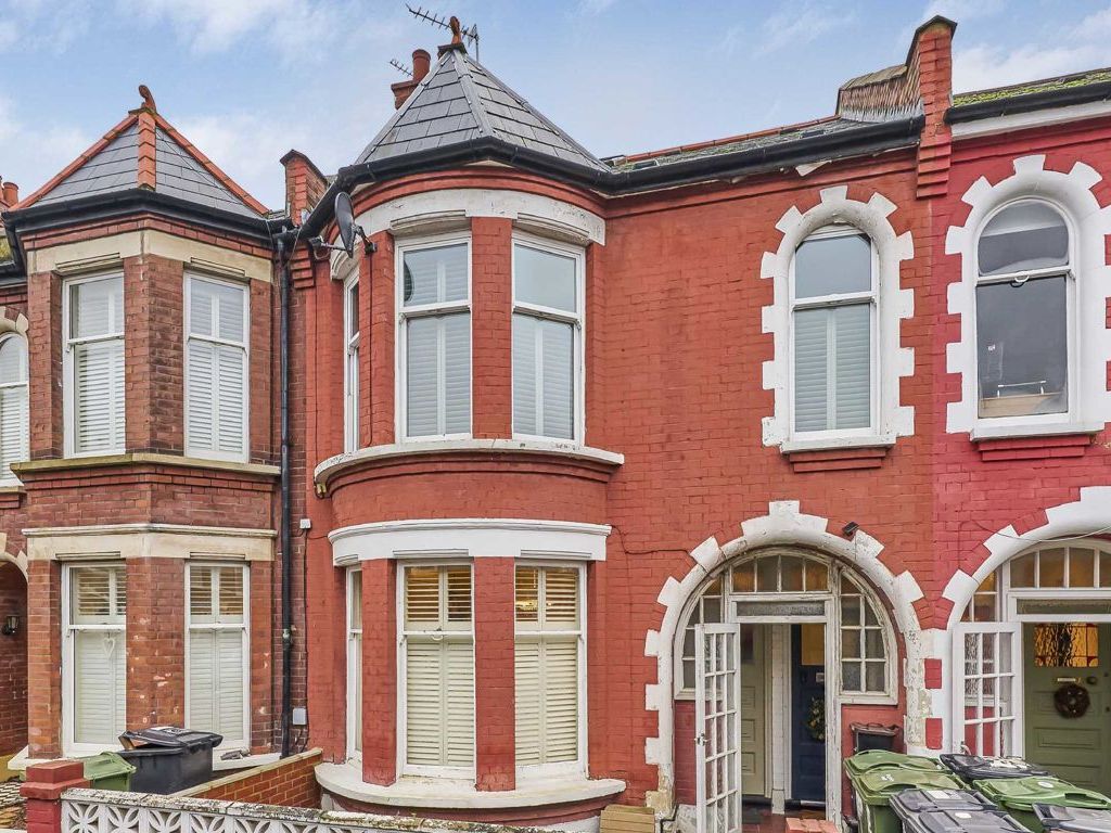 3 bed flat for sale in Fieldhouse Road, London SW12, £900,000 - Zoopla