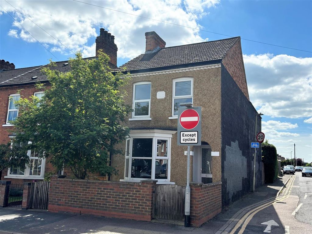 3 Bed Detached House For Sale In Spring Road Kempston Bedford Mk42 £