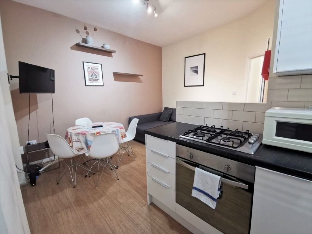 2 bed flat to rent in Maple Street, London W1T - Zoopla