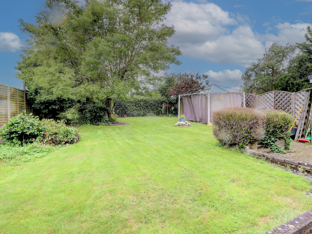 3 bed detached house for sale in Orchard Park, Holmer Green, High ...