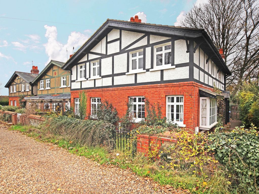 4 bed detached house to rent in Cookham Dean Common, Cookham ...