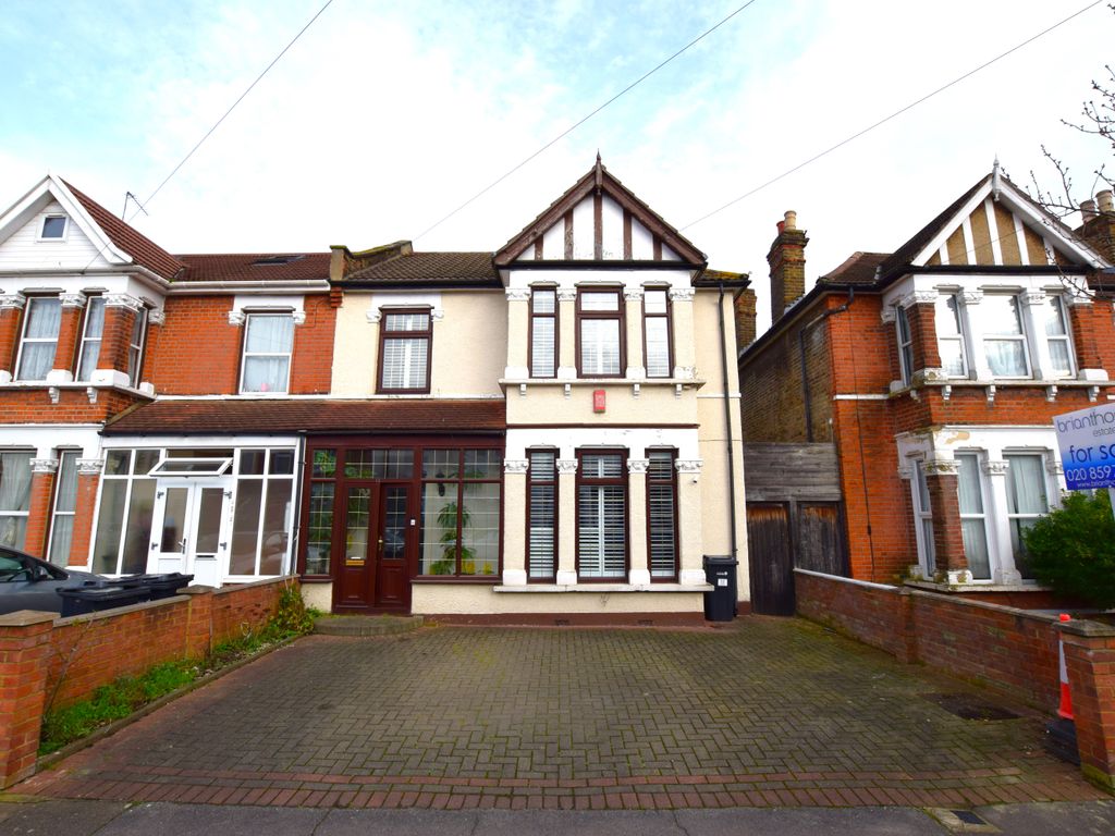 4 Bed End Terrace House For Sale In Oakwood Gardens Ilford Ig3 £