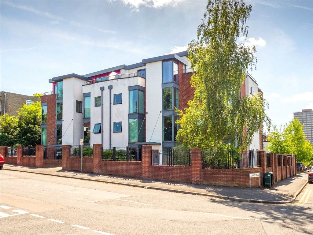 2 bed flat to rent in Eaton Road, Sutton, Surrey SM2, £1,575 pcm - Zoopla