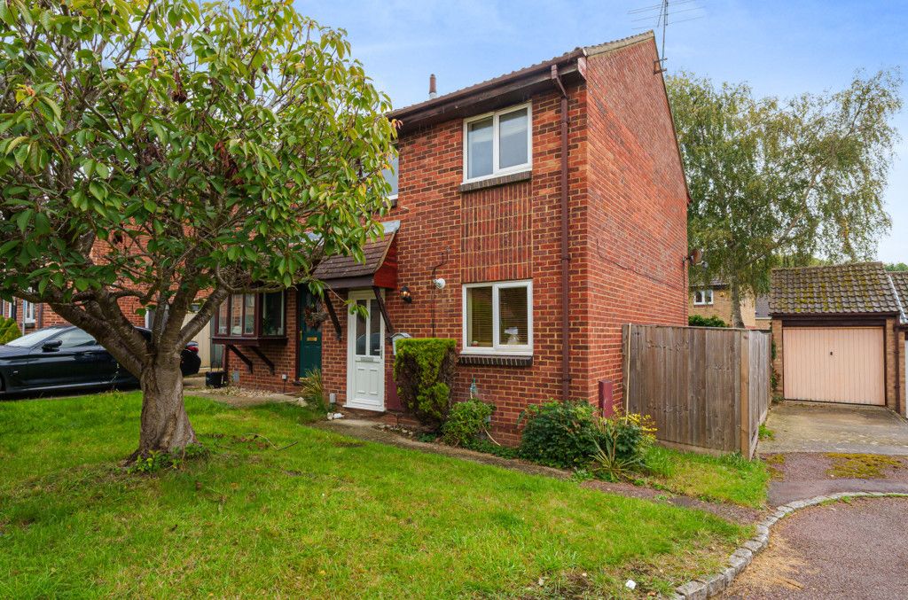 2 Bed Semi Detached House For Sale In Antares Close Wokingham