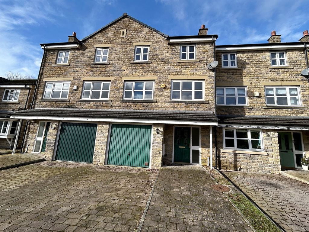 4 bed town house for sale in Cherry Tree Court, Chapel-En-Le-Frith ...