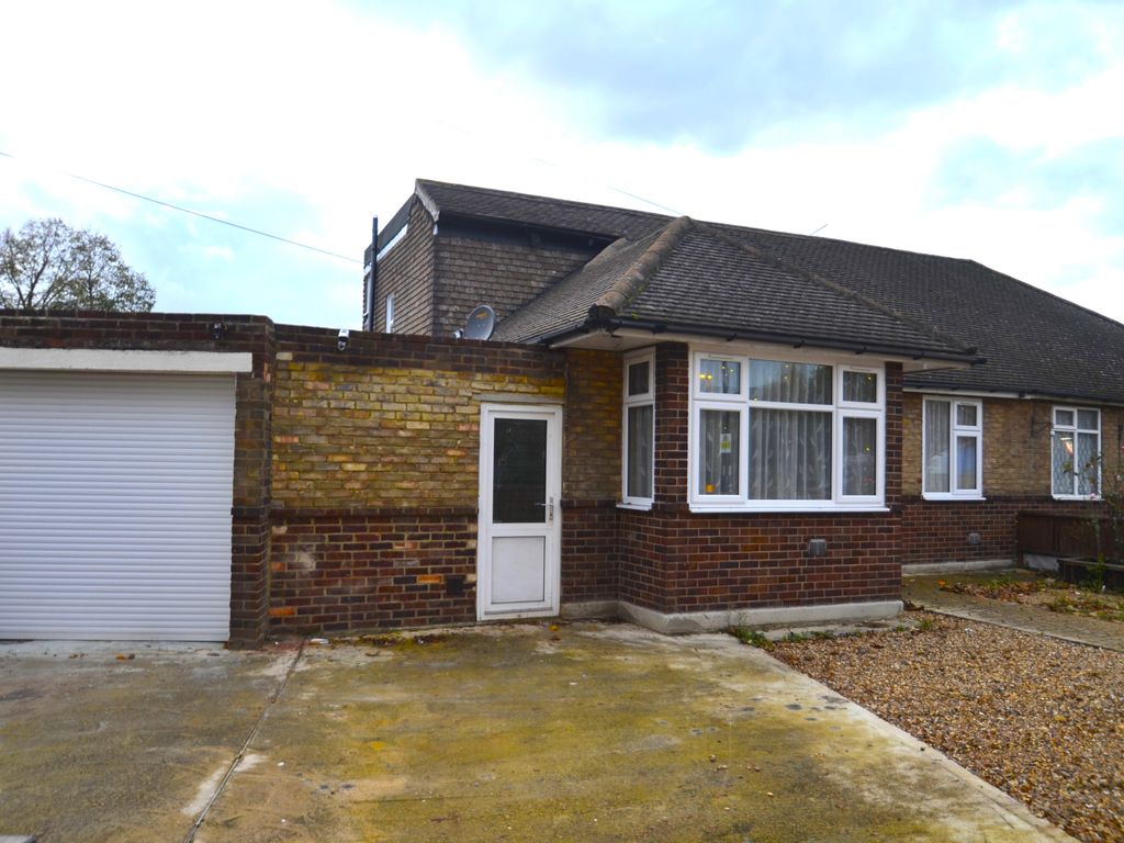 4 Bed Semi Detached Bungalow To Rent In Clare Road Staines Upon Thames