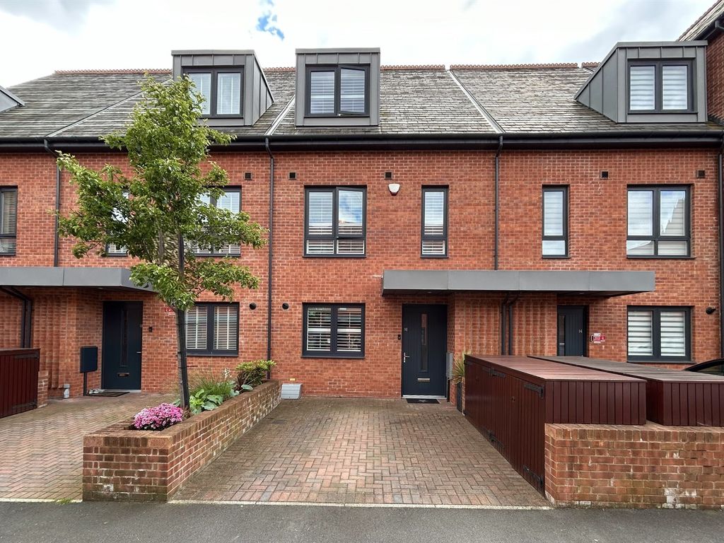 4 bed terraced house for sale in Pennington Gardens, Cheadle SK8, £ ...