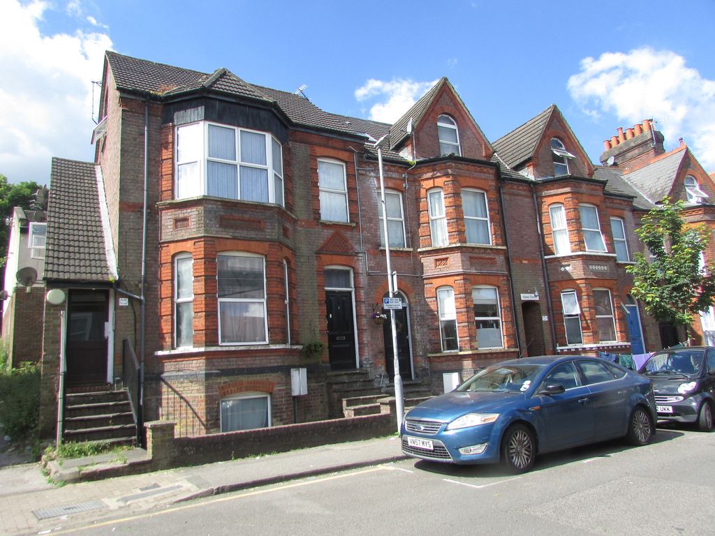 1 bed flat for sale in Alpine Terrace, Stockwood Crescent, Luton, Bedfordshire LU1, £140,000 ...