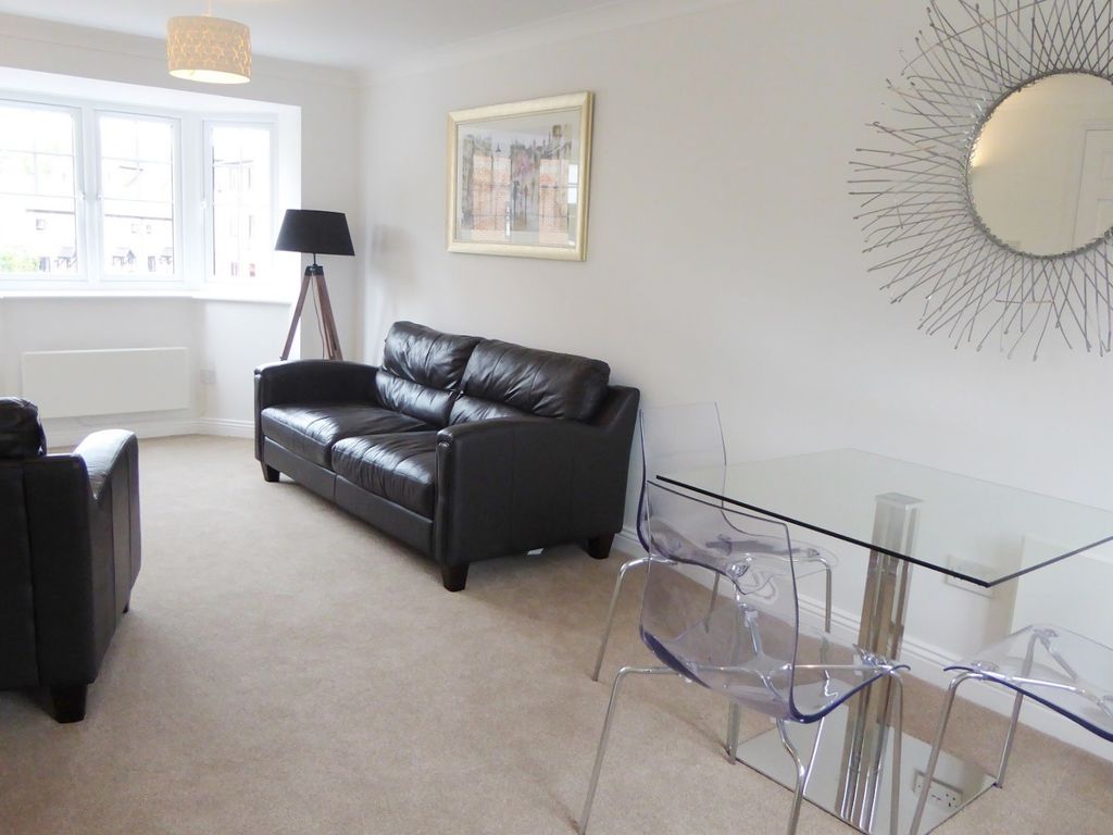 1 bed flat to rent in Swan Place, Reading RG1, £1,225 pcm - Zoopla