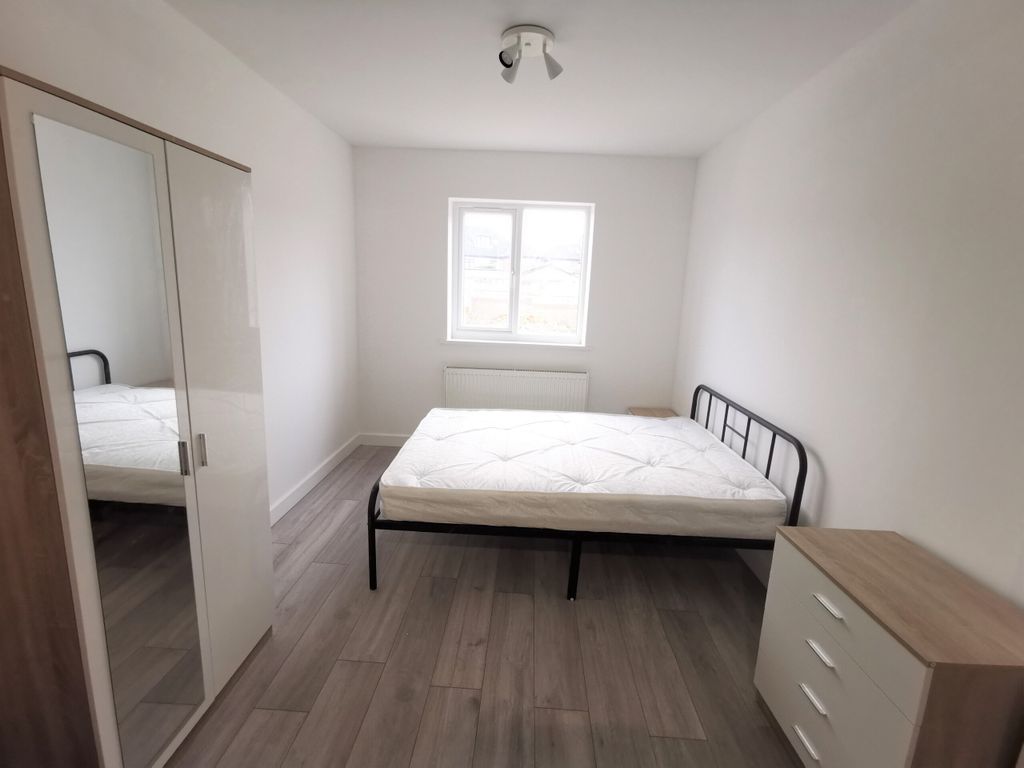 Studio to rent in Avondale Road, Luton, Bedfordshire LU1, £600 pcm - Zoopla