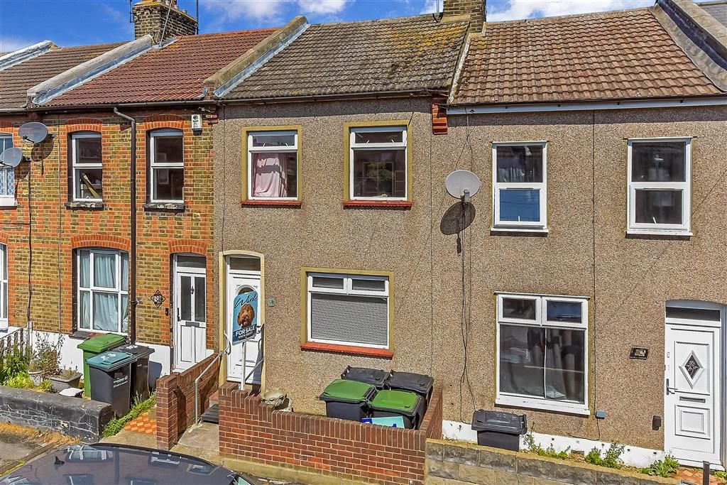 2 bed terraced house for sale in Raphael Road, Gravesend, Kent DA12, £172,000 - Zoopla