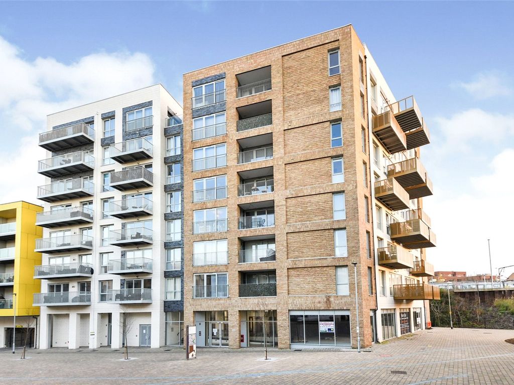 2 bed flat for sale in Cunard Square, Chelmsford, Essex CM1 - Zoopla