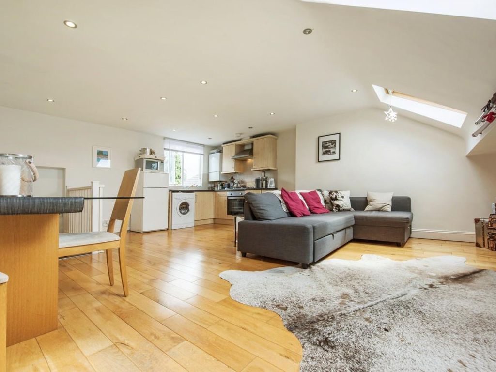 1 bed flat to rent in Lyham Road, London SW2, £1,647 pcm - Zoopla