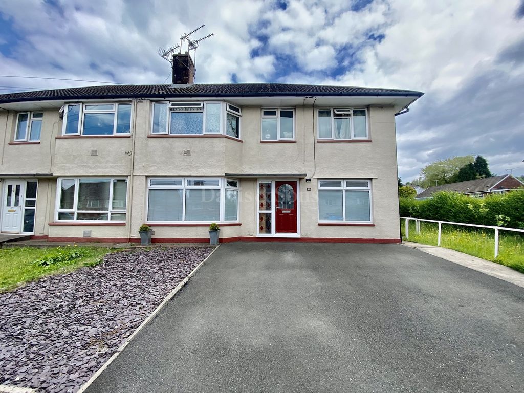 2 bed flat for sale in Ebenezer Drive, Rogerstone, Newport. NP10, £ ...