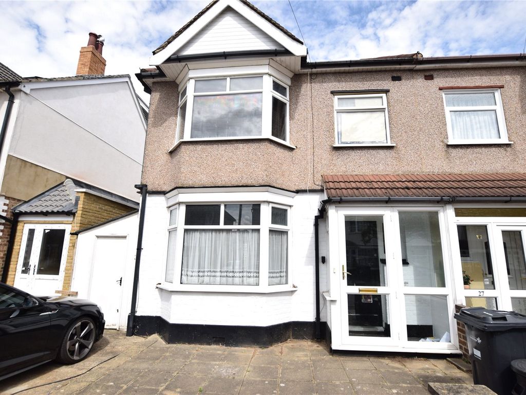 3 Bed End Terrace House To Rent In Belfairs Drive Chadwell Heath