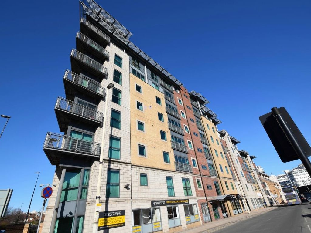 2 bed flat to rent in City Point, Chapel Street, Salford M3 - Zoopla