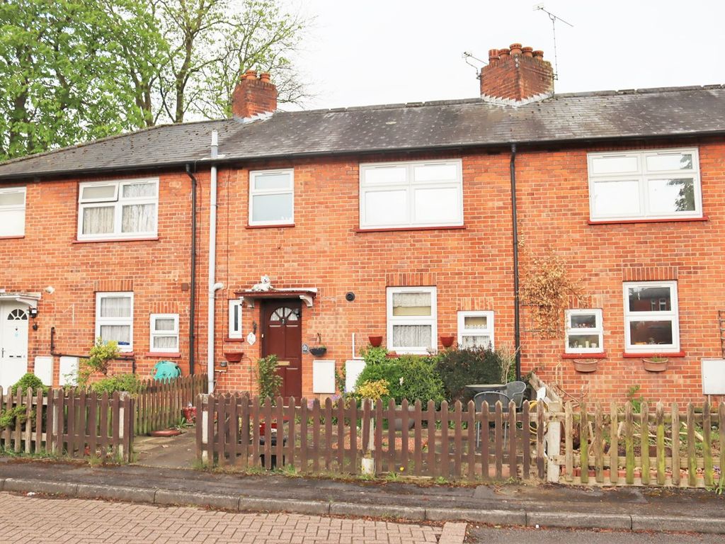 2 bed terraced house for sale in Maitland Road, Farnborough GU14 - Zoopla