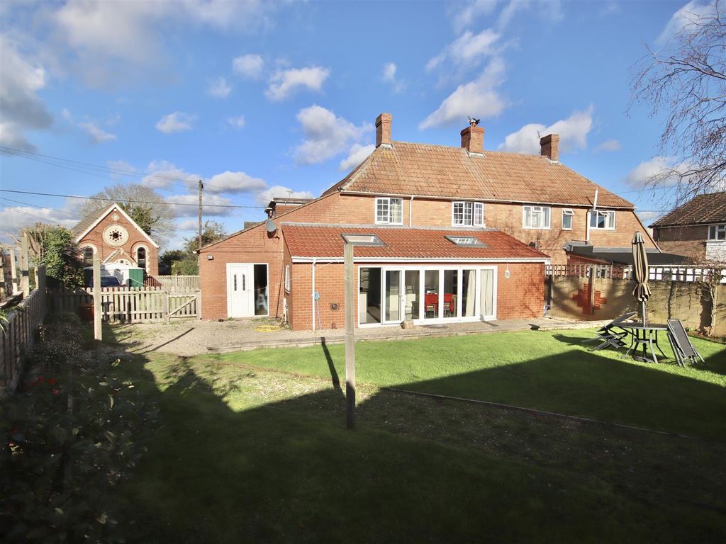 5 bed semi-detached house for sale in Bradenstoke, Chippenham SN15 - Zoopla