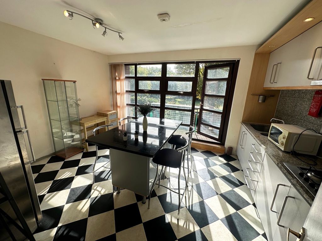 Room to rent in Elephant Lane, London SE16, £950 pcm - Zoopla