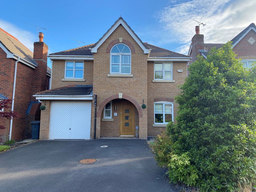 4 bed detached house to rent in Delph Drive, Burscough L40 - Zoopla