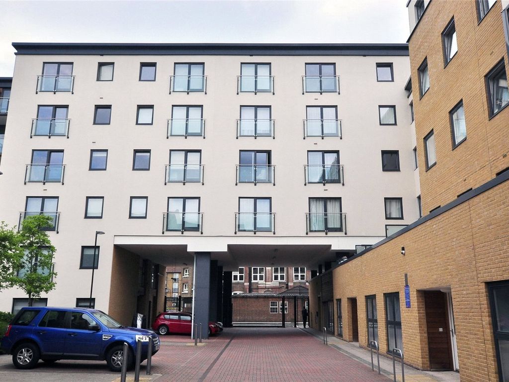 1 bed flat for sale in Forge Square, London E14, £350,000 - Zoopla
