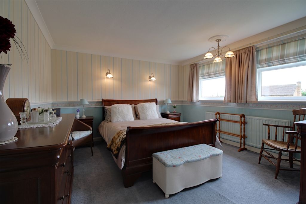 4 bed detached house for sale in Longcliffe Road, Grantham ...