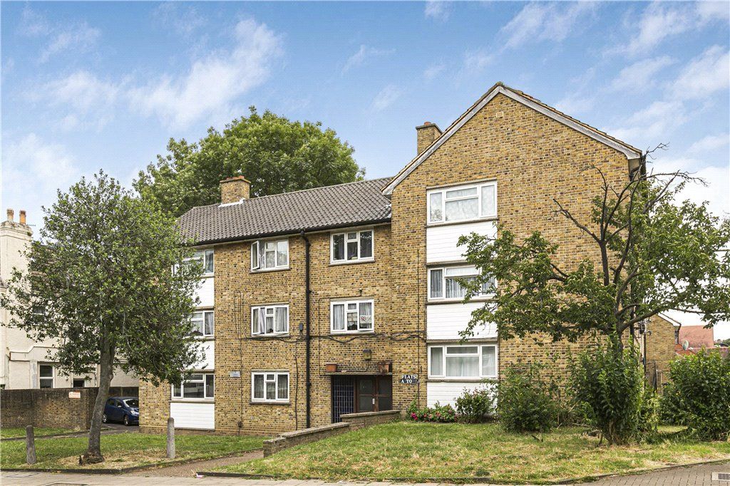 4 bed flat to rent in Hopton Road, London SW16 - Zoopla