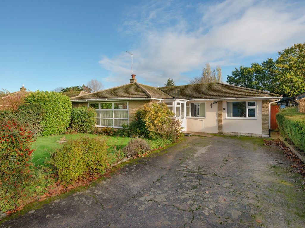 3 Bed Detached Bungalow For Sale In Woodvale Avenue Chestfield