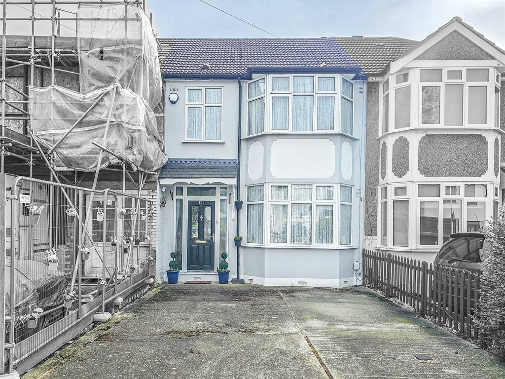 3 Bed Terraced House For Sale In Belgrave Avenue Gidea Park Rm2 £