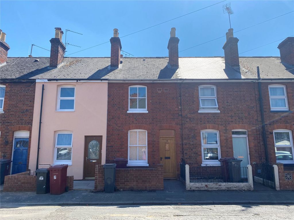 2 bed terraced house to rent in Cardiff Road, Reading, Berkshire RG1, £1,450 pcm - Zoopla