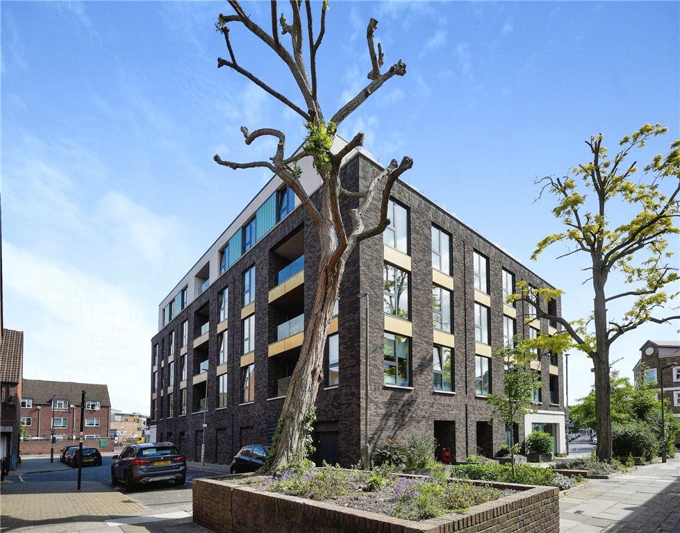 2 bed flat for sale in Falcon Road, London SW11 - Zoopla