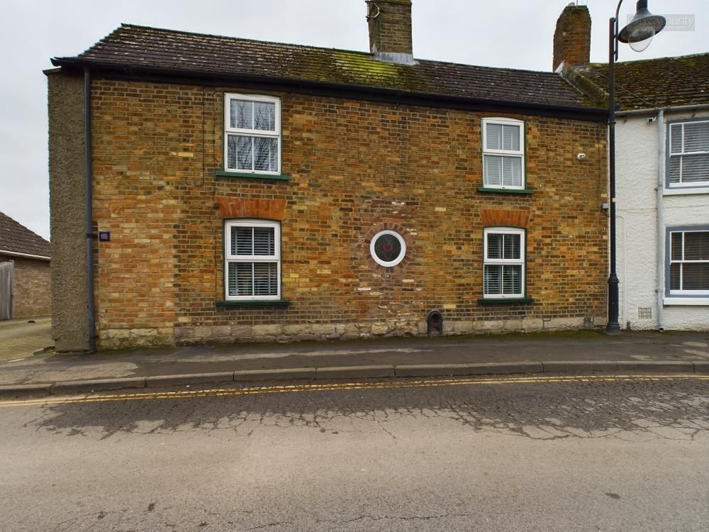 4 bed end terrace house for sale in West Street, Crowland, Peterborough ...