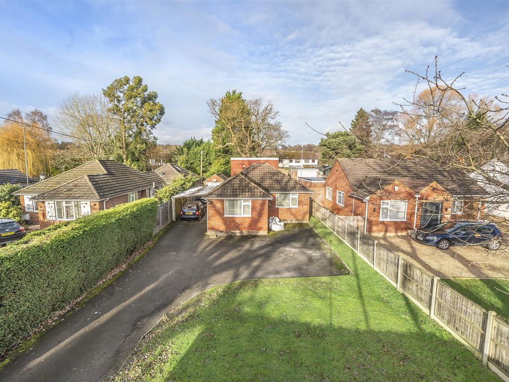 3 Bed Detached House For Sale In Barkham Road Wokingham Berkshire Rg41