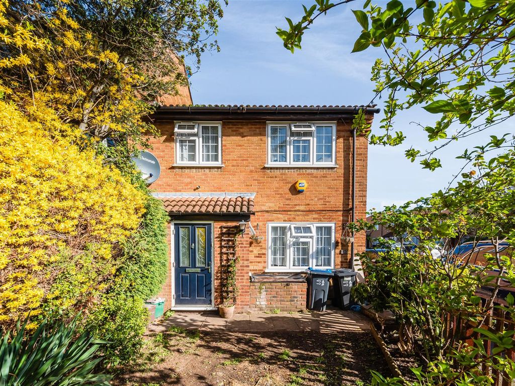 2 Bed Property For Sale In Hogarth Crescent Colliers Wood London Sw19