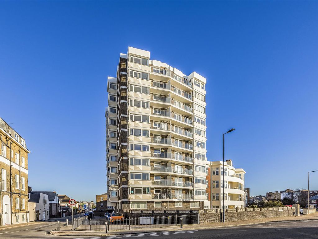 2 bed flat for sale in South Parade, Southsea PO5, £250,000 - Zoopla