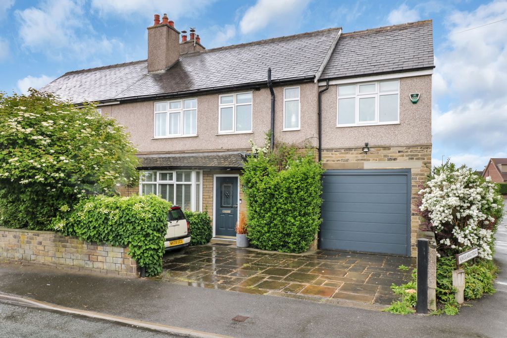 4 Bed Semi Detached House For Sale In Water Royd Lane Mirfield Wf14