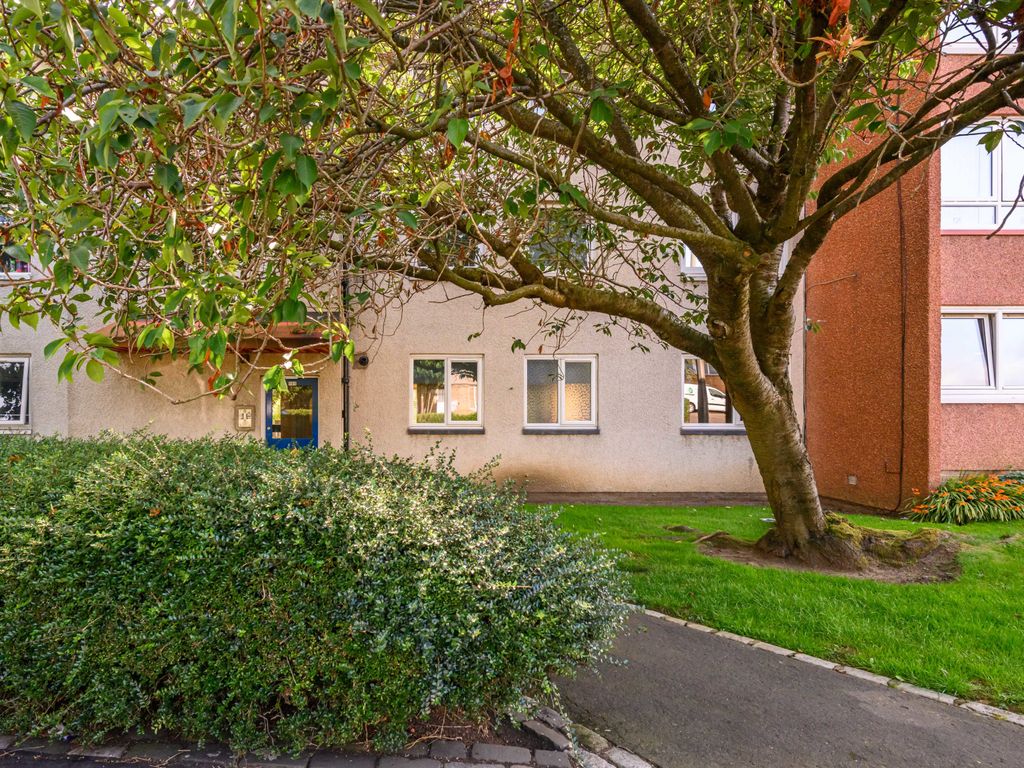 2 Bed Flat For Sale In 101 1 Sighthill Loan Edinburgh Eh11 £145 000