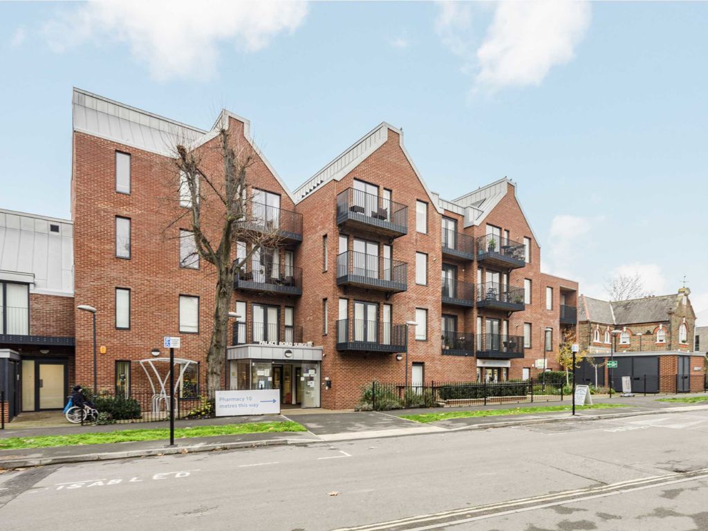 1 bed flat to rent in Palace Road, London SW2, £1,600 pcm - Zoopla