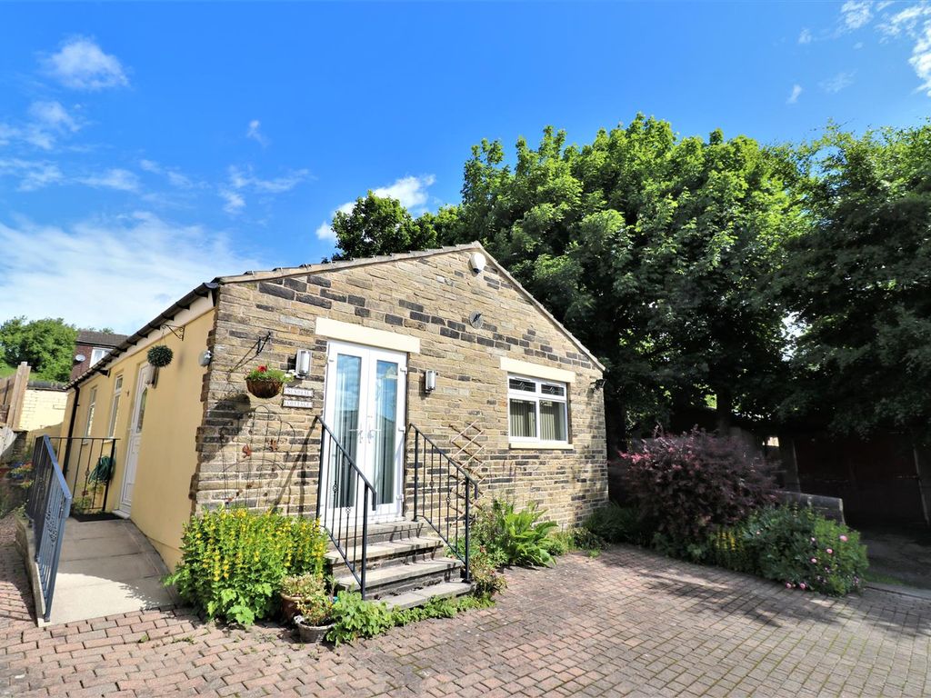 3 Bed Detached Bungalow For Sale In Brentford Road Low Moor Bradford