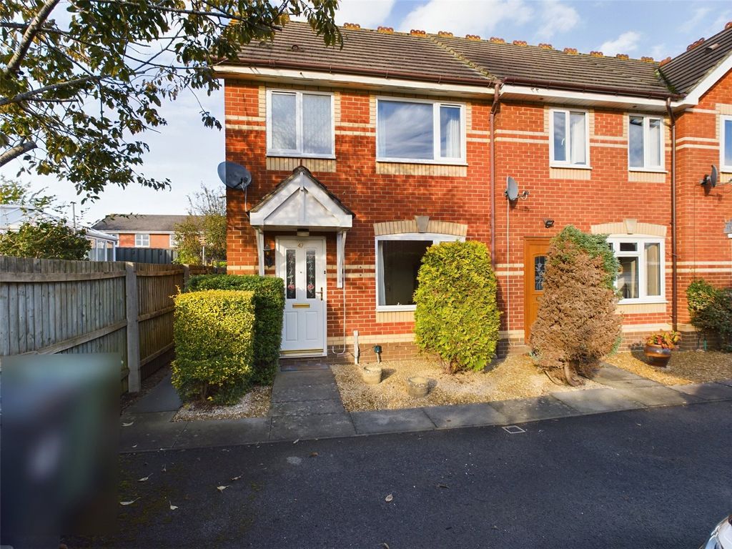 3 Bed End Terrace House For Sale In Saddlers Road Quedgeley