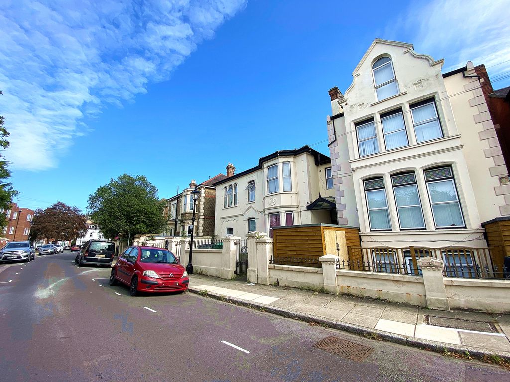 1 bed flat to rent in Merton Road, Southsea PO5, £575 pcm - Zoopla