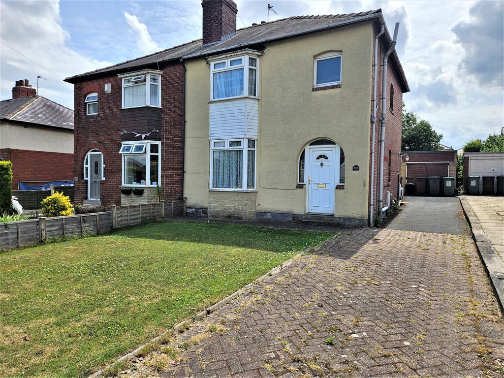 3 Bed Semi Detached House For Sale In Broadgate Lane Horsforth Leeds