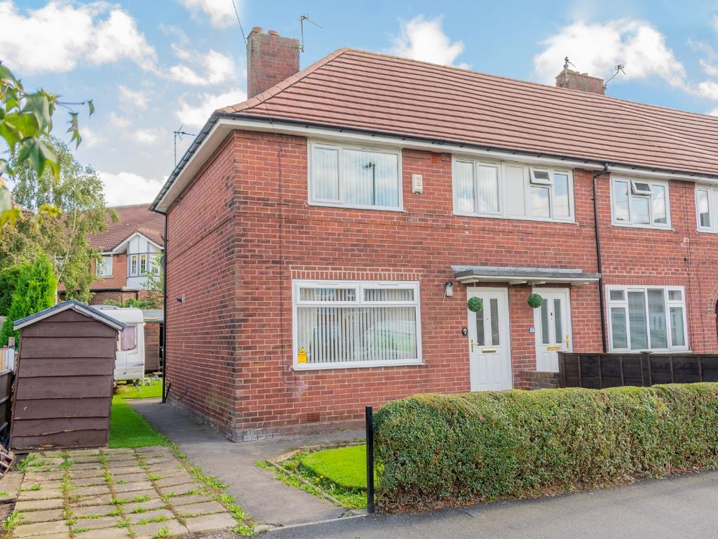 3 Bed End Terrace House For Sale In Cardinal Square Beeston Leeds