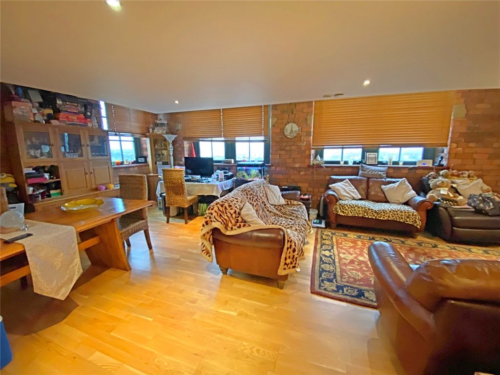 2 bed flat for sale in Byron Street, Bradford BD3 - Zoopla